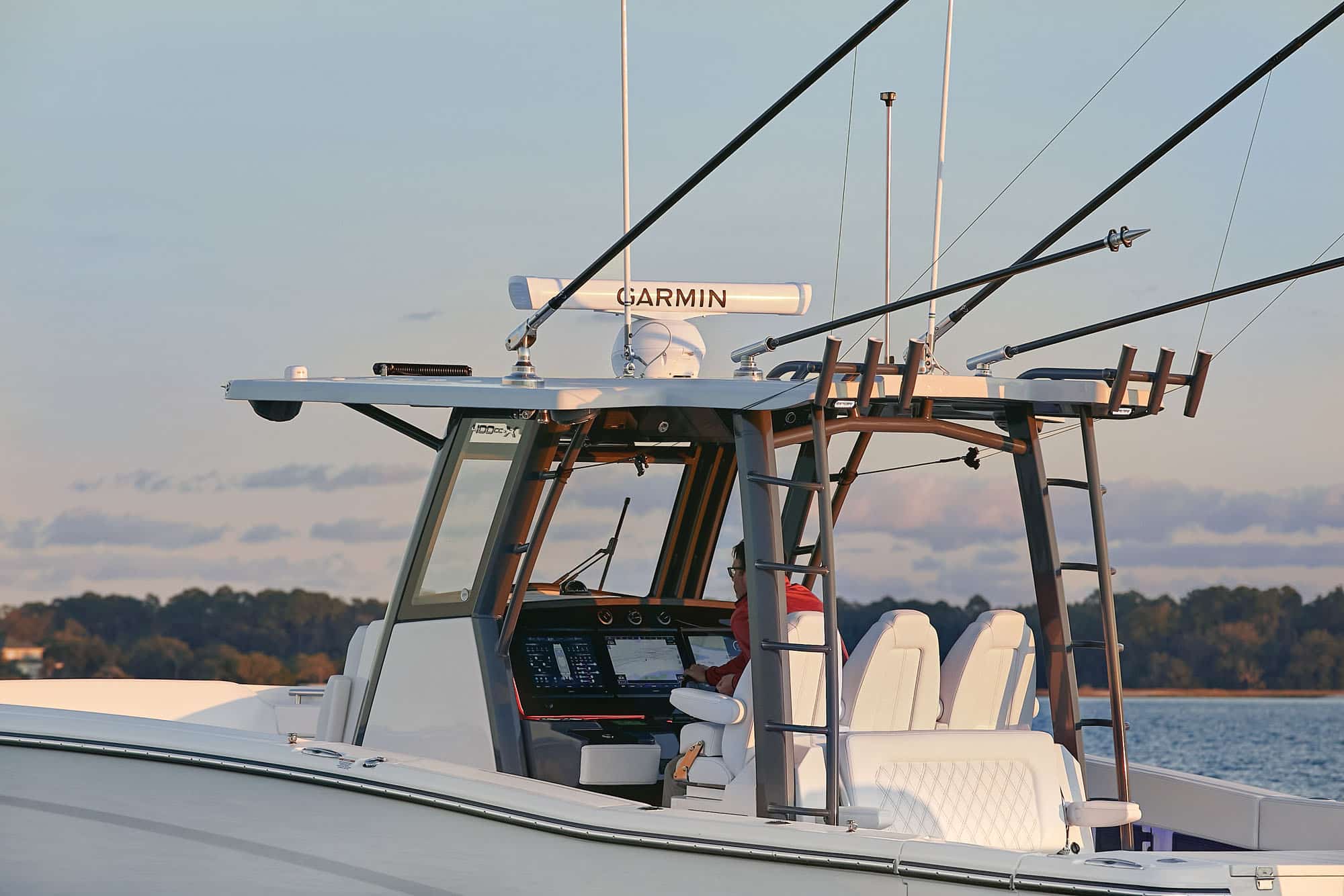 World Cat 400CC-X: 2022 Boat Buyers Guide | Marlin